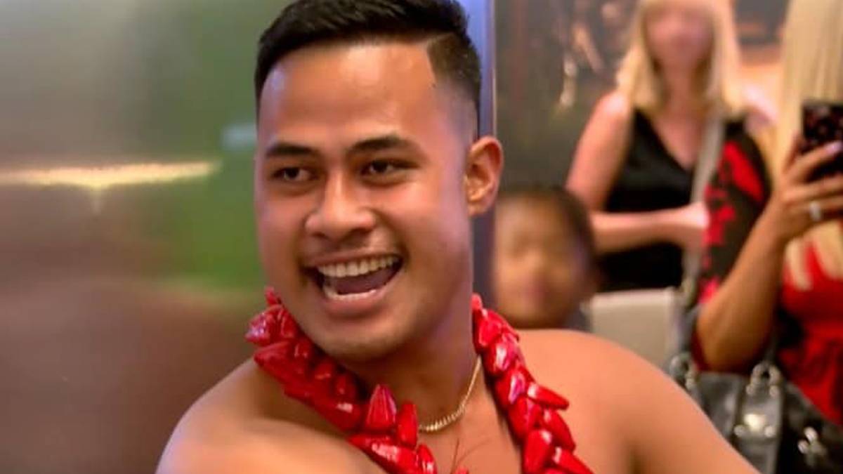 90 Day Fiancé: Asuelu's Dramatic Weight Loss Earns Fan Praise