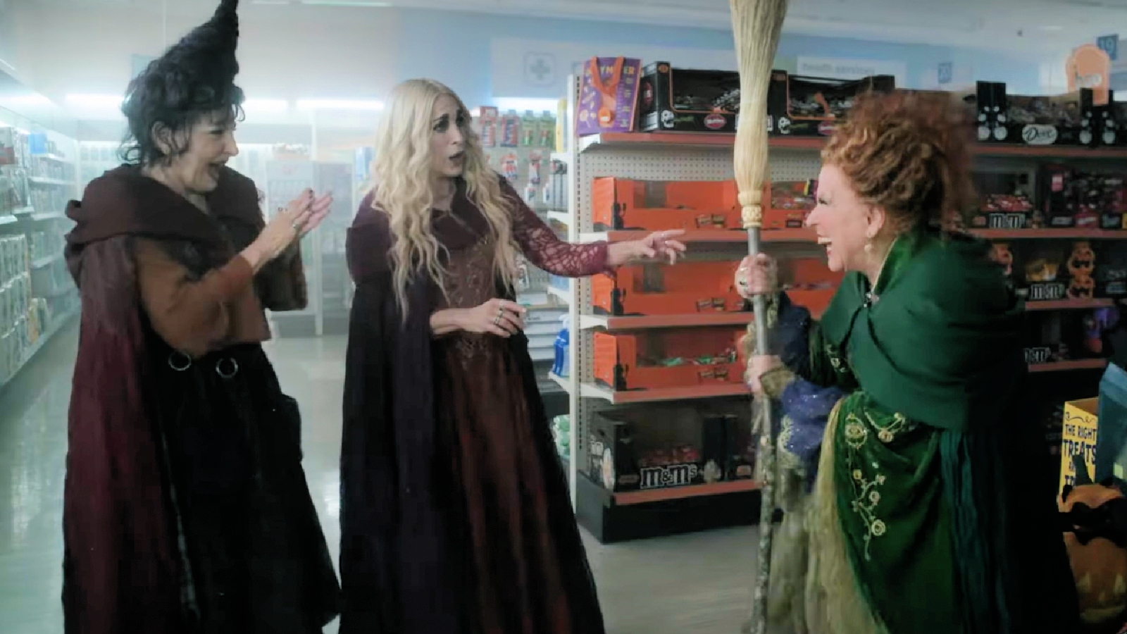 Hocus Pocus 2 Clip Shows The Sanderson Sisters Taking Flight