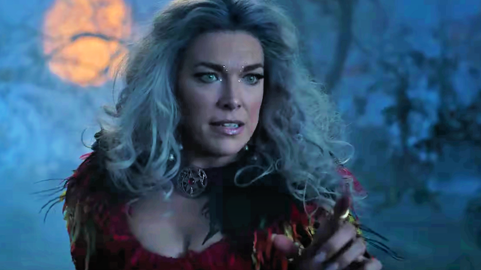 Hocus Pocus 2 Clip Reveals More Of Sanderson Sisters' Tragic Witch Mentor