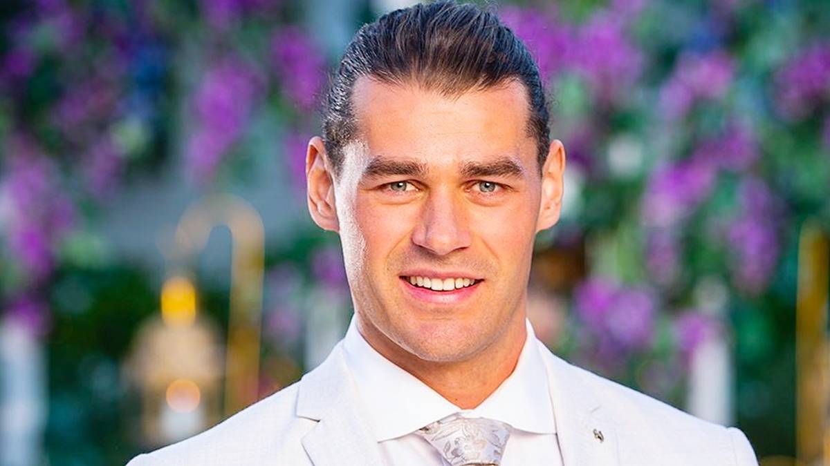 Bachelor In Paradise Newcomer Adam Todd's Age, Job & Instagram