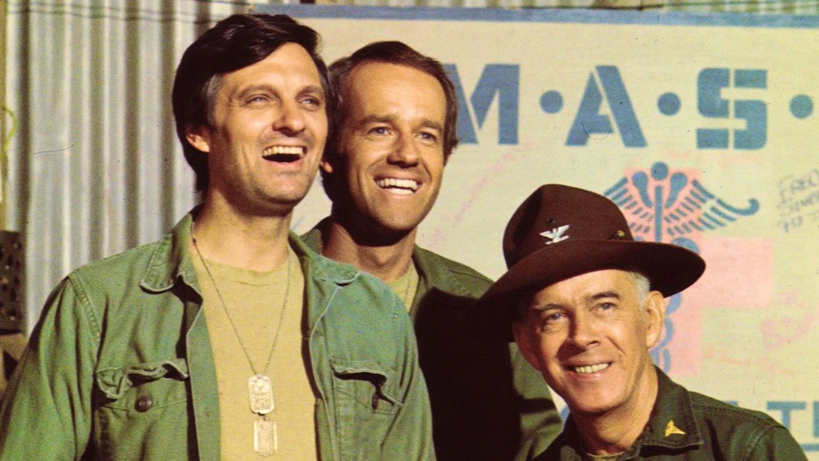 Why MASH Surprisingly Got Rid Of The Laugh Track In Season 11