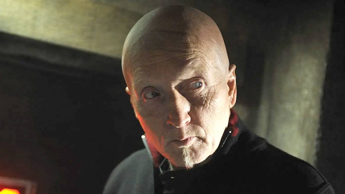 Saw 10 Set Photo Reveals First Look At Tobin Bell's Jigsaw Return