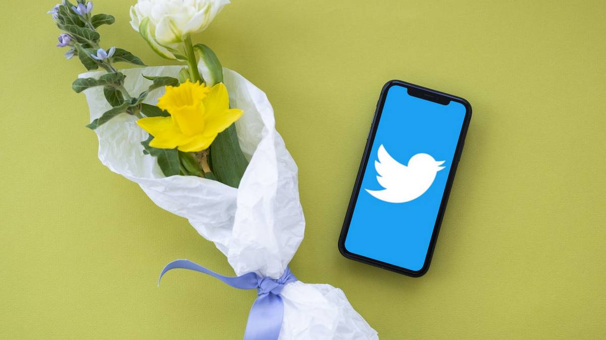 Why You Should Delete Your Twitter DMs (According To A Security Expert)