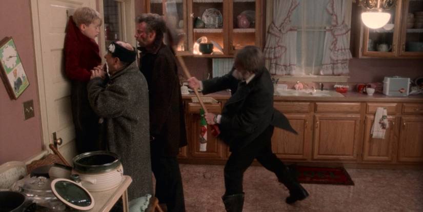 Harry & Marv's Worst Injuries In The Home Alone Movies, Ranked