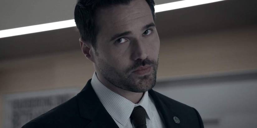 10 Biggest TV Character Reveals, Ranked By Shock Value