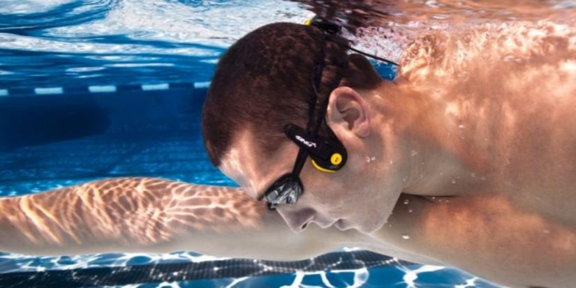 How Listening To Music Can Improve Your Swimming