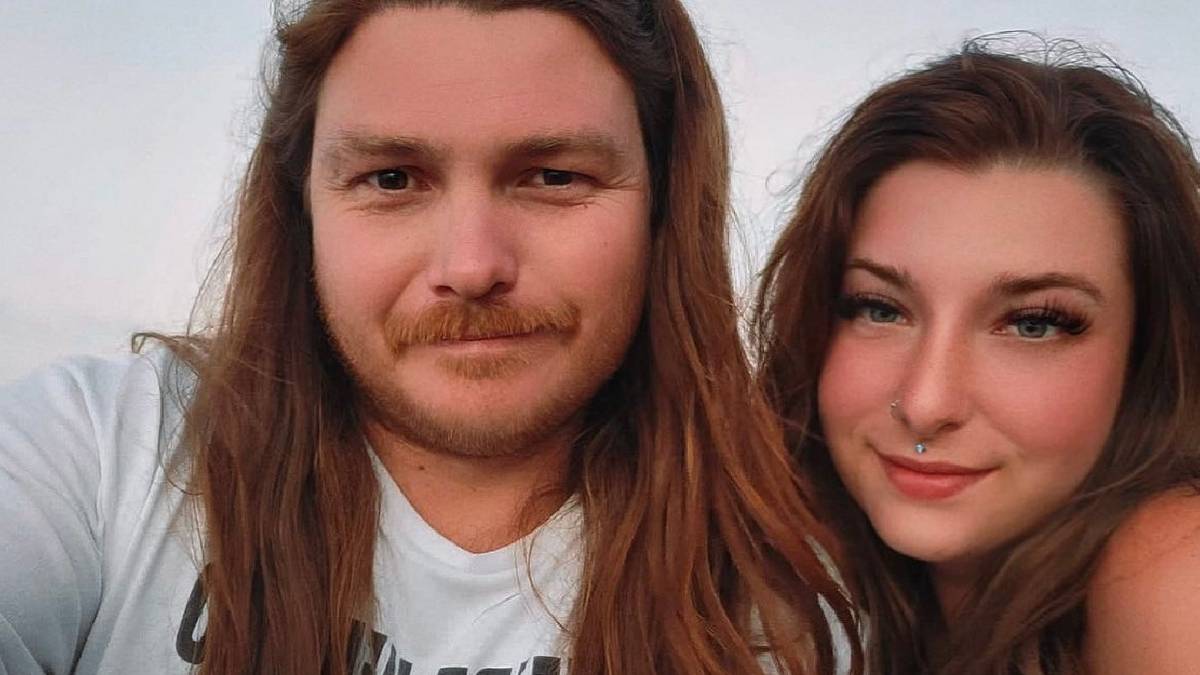 90 Day Fiancé: What To Know About Syngin Colchester's New Girlfriend