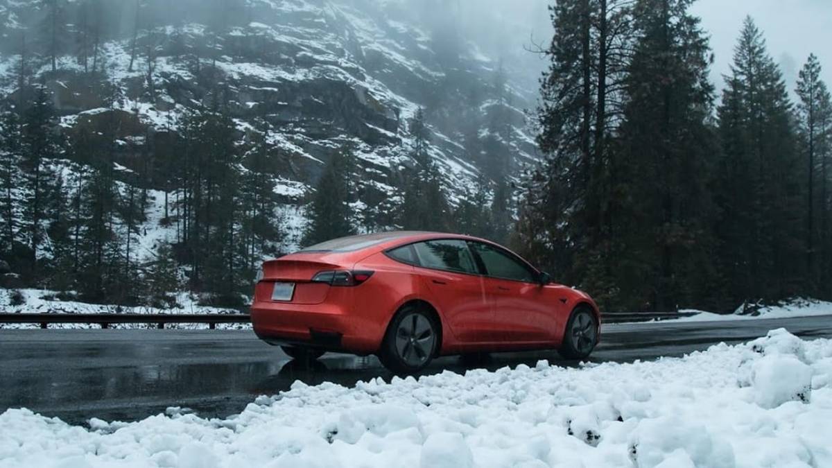 Tesla Driver Stranded On Christmas Eve After Model S Refused To Charge
