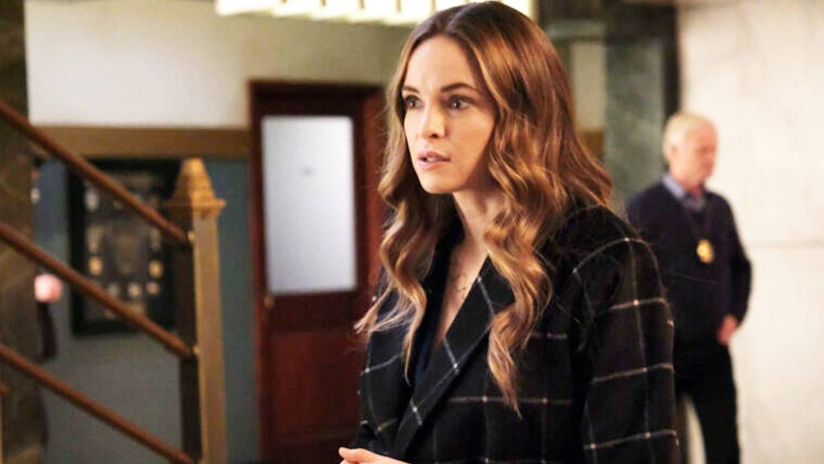 The Flash's Caitlin Snow Actor Announces Final Directing Gig For Season 9