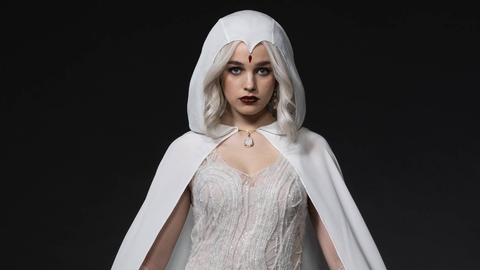Titans Season 4 Image Reveals First Look At White Raven
