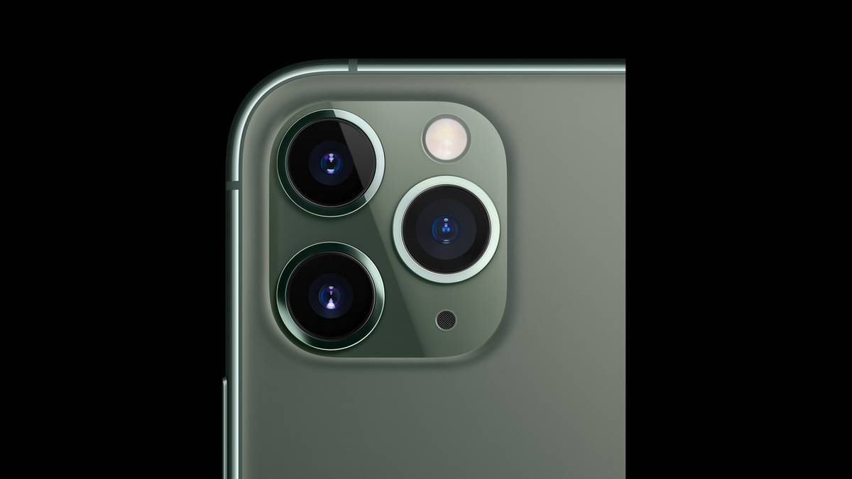 Apple Is Bringing A Periscope Zoom Lens To Both iPhone 16 Pro Models