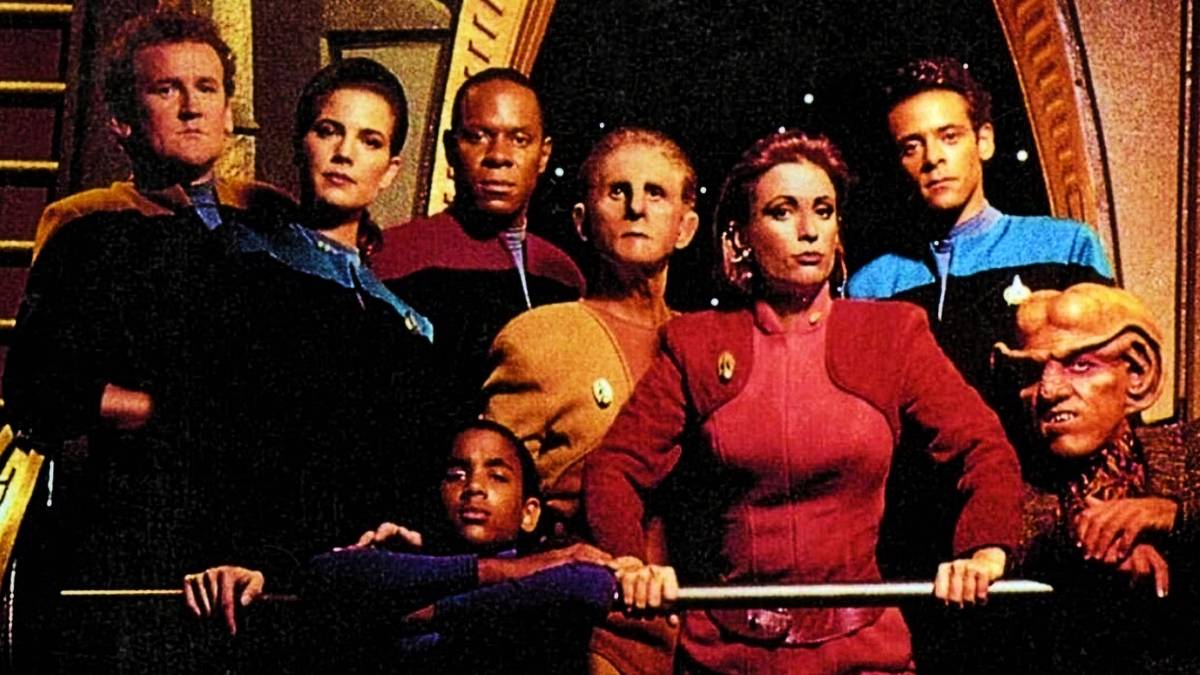 Star Trek: How Old Every DS9 Bridge Character Was At The Start & End