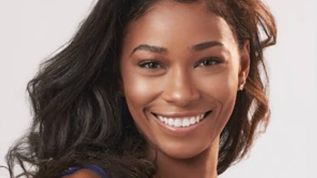 The Bachelor: Why Genevie Mayo Had A Sling On Her Arm