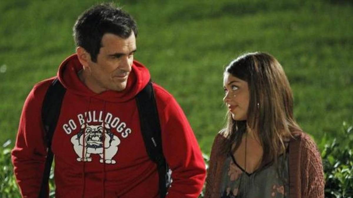 Modern Family: Every College Haley Went To (& Why She Was Kicked Out Of 1)