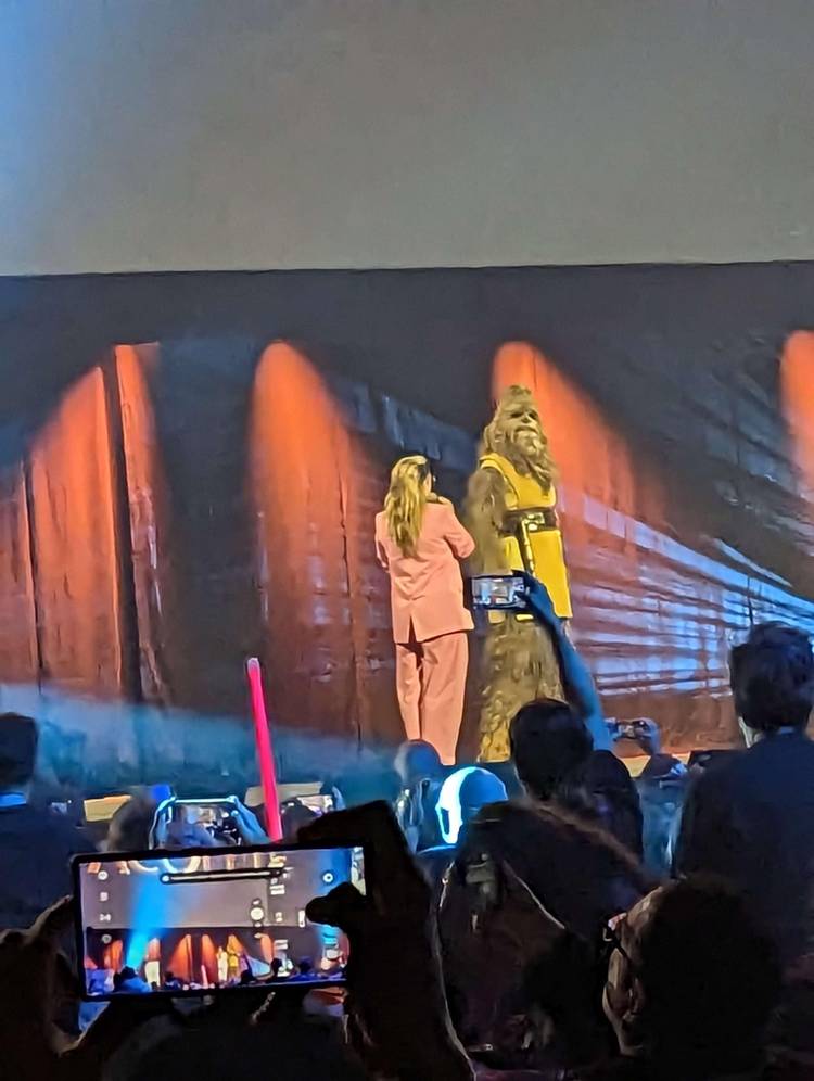 Star Wars Recasts Chewbacca Actor As New, Redesigned Wookiee Jedi