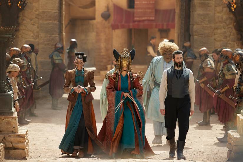Wheel Of Time Season 2 Images: Key Book Character Arrives, Perrin & Lan ...