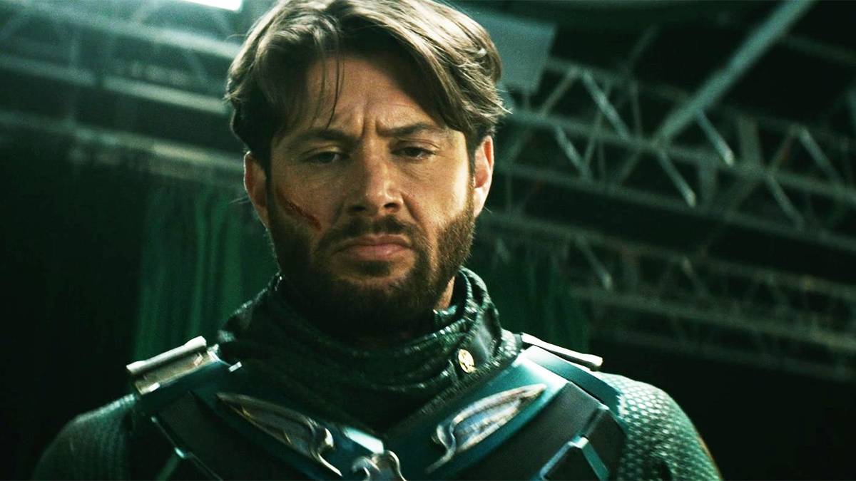 Jensen Ackles Suits Up As The DC Universe's Batman In The Brave And The ...