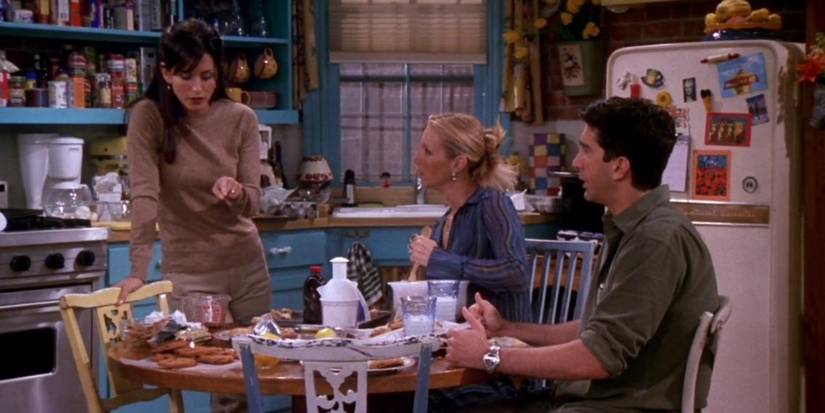 Friends: Why Monica Makes 22 Batches Of Chocolate Chip Cookies Explained