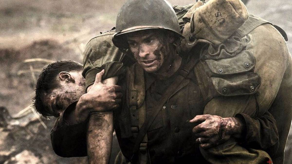 How Long Desmond Doss Was On Hacksaw Ridge (& How Many Soldiers He Saved)