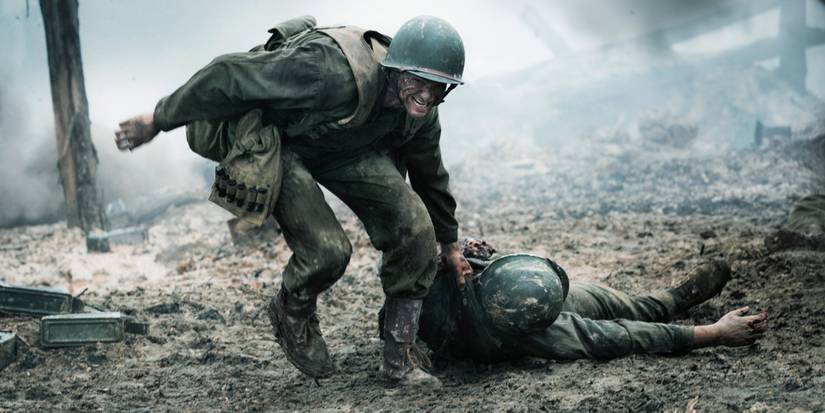 How Long Desmond Doss Was On Hacksaw Ridge (& How Many Soldiers He Saved)