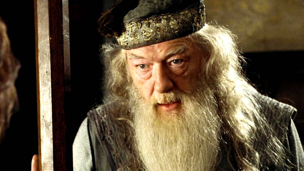 Dumbledore Makeup Transformation Video Makes Harry Potter Cosplay Feel ...