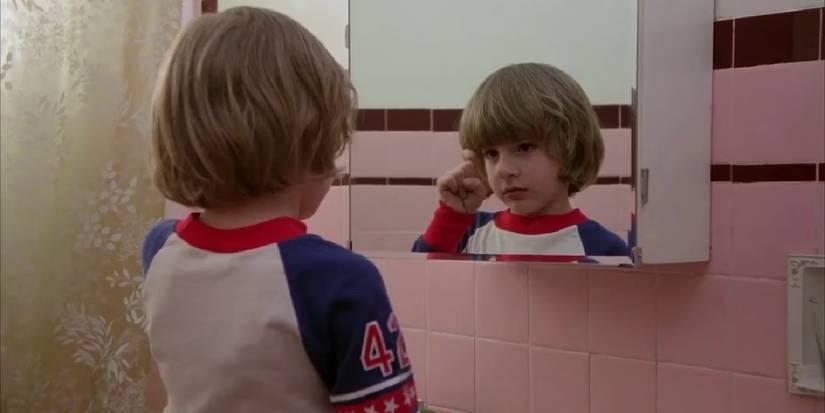 The Shining's Twins Explained & Why The Movie Changed The Grady Sisters