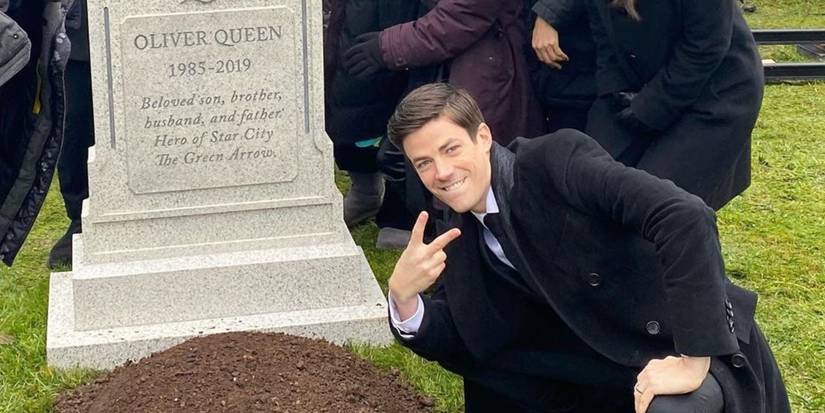 Stephen Amell’s Reaction To Grant Gustin Next To Oliver Queen’s Grave ...
