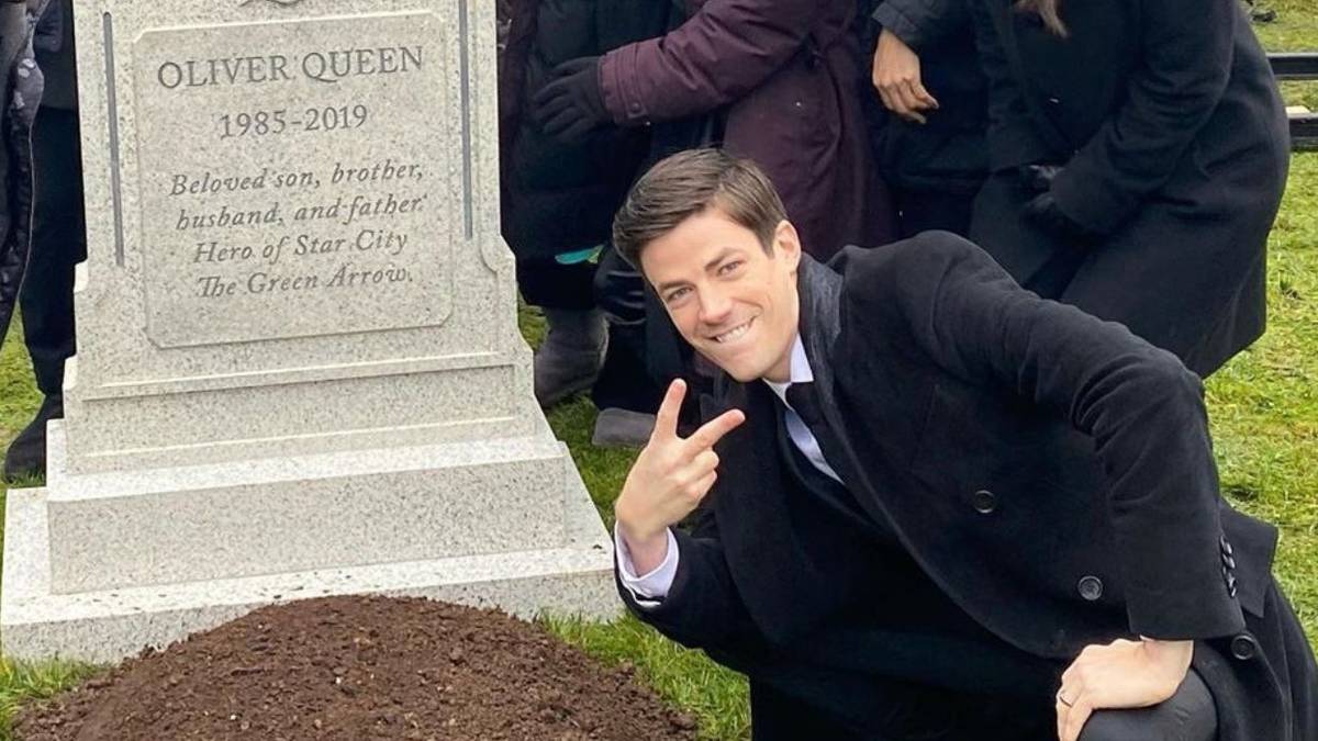 Grant Gustin Reacts To Viral Arrowverse Gravestone Meme