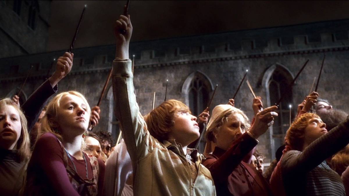 Harry Potter Fans Recreate Wand Tribute To Dumbledore At Hogwarts To ...