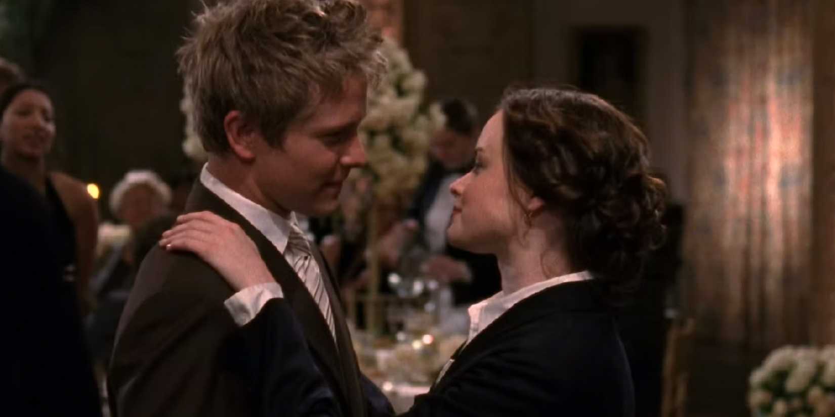 Gilmore Girls: 25 Best Episodes To Rewatch If You Miss Rory & Logan