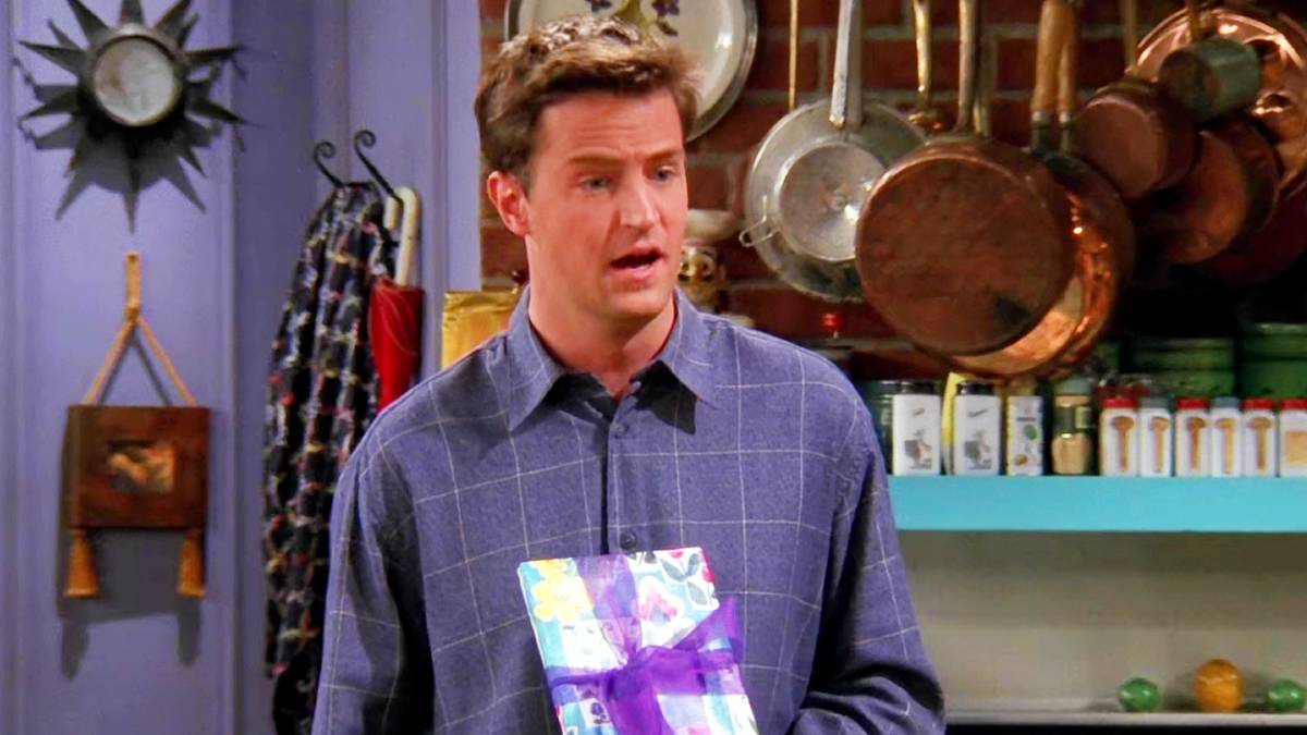 Chandler Bing Is Best Friends Character Of All Time & 2nd Funniest ...