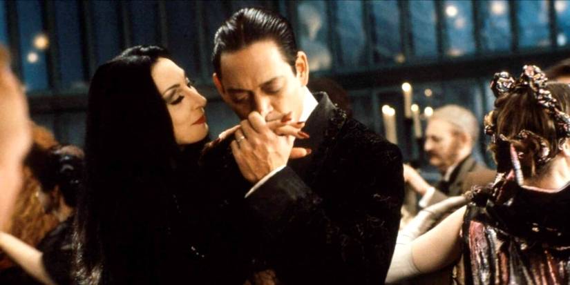 The Addams Family Cosplay Perfectly Replicates The '90s Movie Gomez