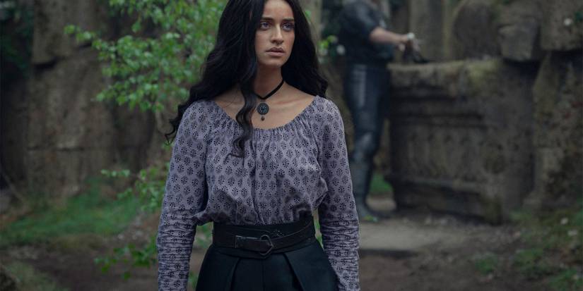 Yennefer's 10 Best Outfits From The Witcher