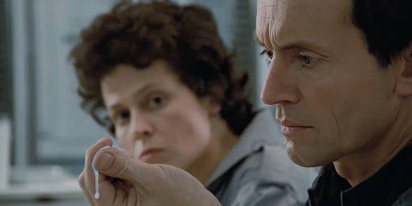 The Secret Clue That Teased Ash Wasn't Human In Alien 37 Minutes Before ...