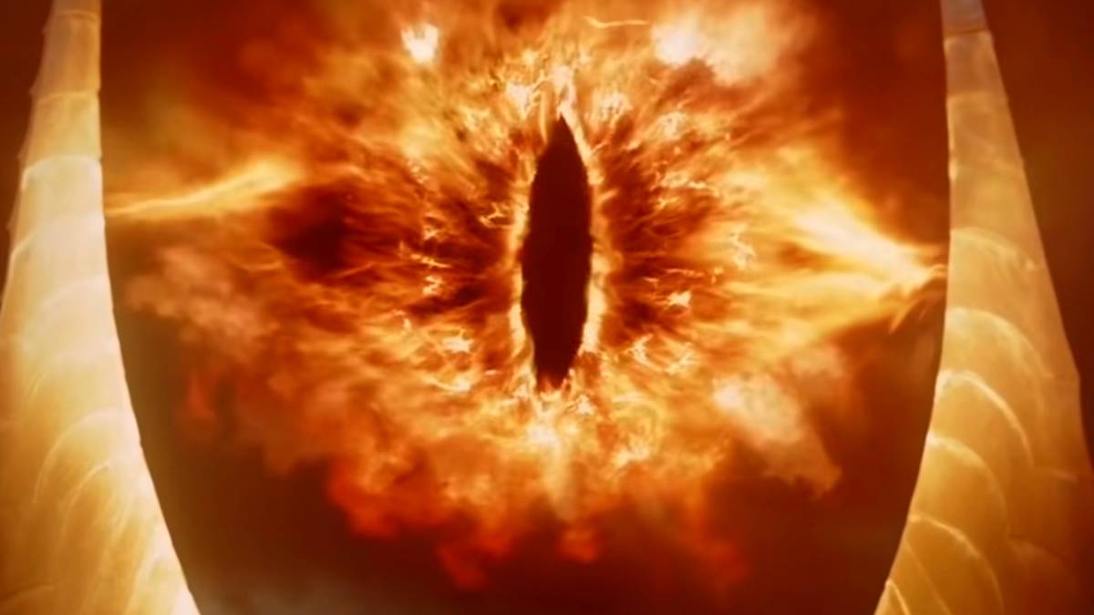 Lord Of The Rings’ Eye Of Sauron Makes A Perfect Christmas Tree Topper ...