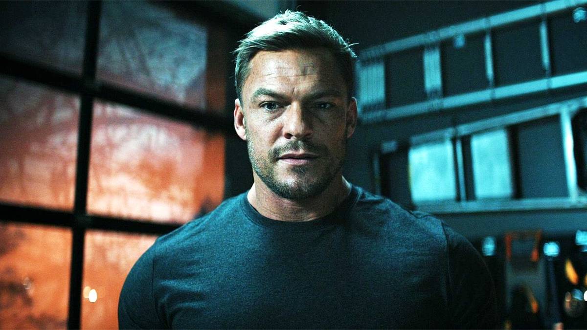 Alan Ritchson Details Real-Life Robbery Incident That Made Him Go "Instant Reacher Mode"