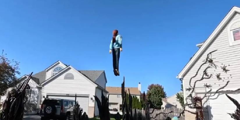 Stranger Things Halloween Display: How They Got Max To Float
