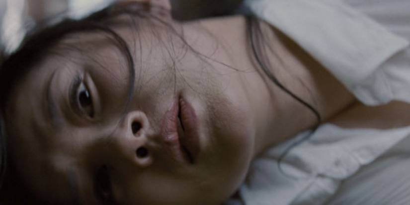1 Looper Scene Completely Upends The Movie's Time Travel Killing Logic