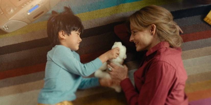 Why Holden & The Polar Bear Keep Coming Back In Jodie Foster's True ...