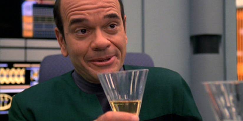 1 Hilarious Star Trek: Voyager Doctor Reveal Was Influenced By Robert ...