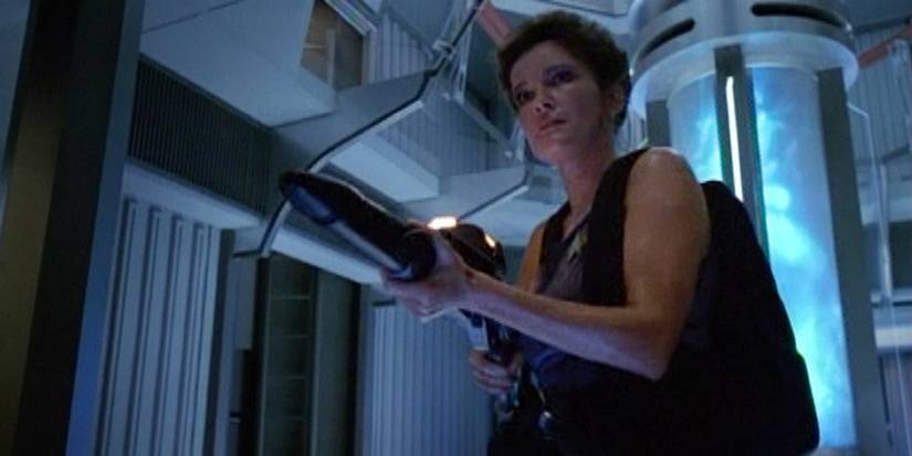 Star Trek: Voyager's Janeway Becoming Ripley From Alien Explained By ...