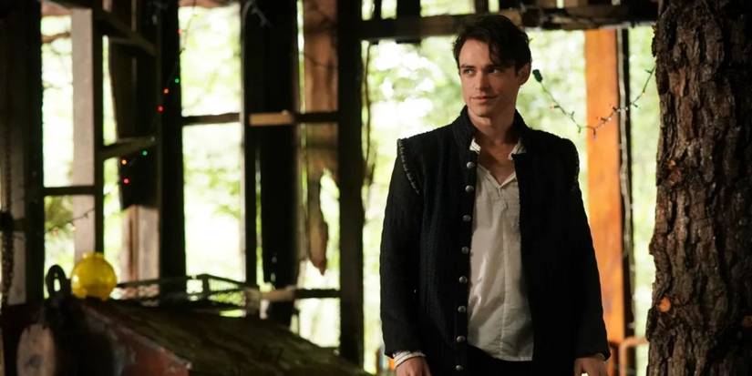 Legacies: Thomas Doherty Teases Sebastian's Connection To The ...