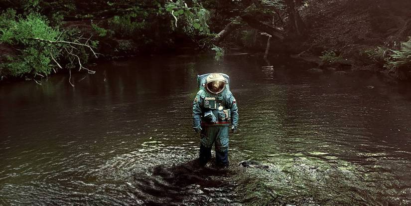 Spaceman Ending Explained: What Happened To Jakub?