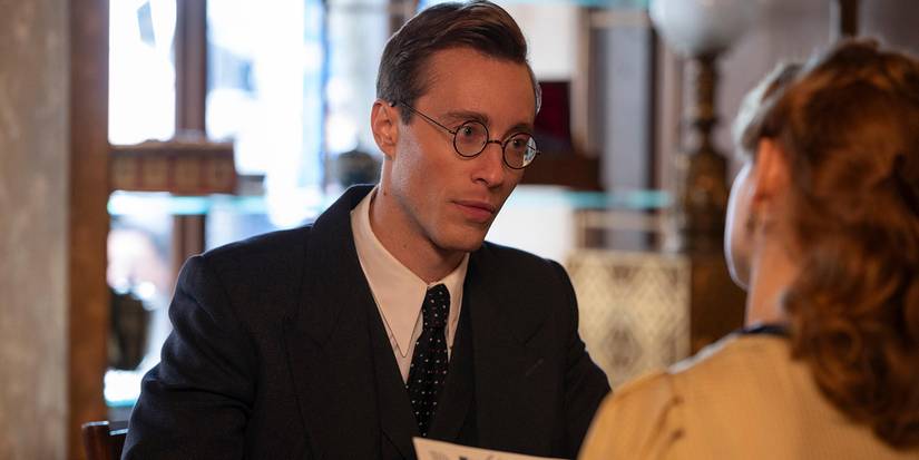 Joey King & Sam Woolf Talk We Were The Lucky Ones, Period Clothing ...