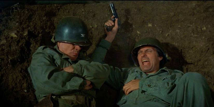 Hawkeye's No Gun Rule On MASH Explained (& The 1 Time He Broke It)