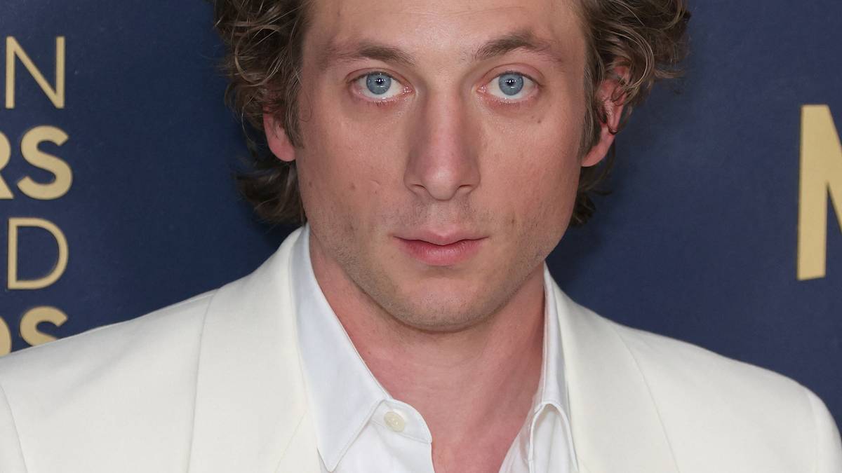 Jeremy Allen White - Biography | ScreenRant