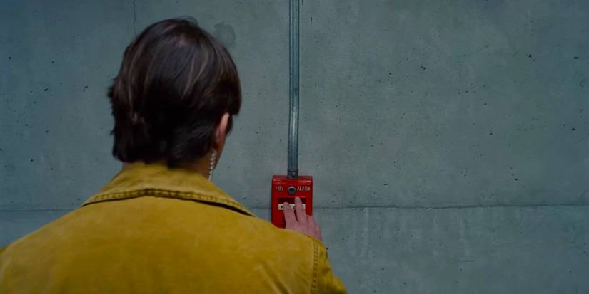 Every Way Cooper Attempts To Escape From The FBI In Trap & Which Are ...