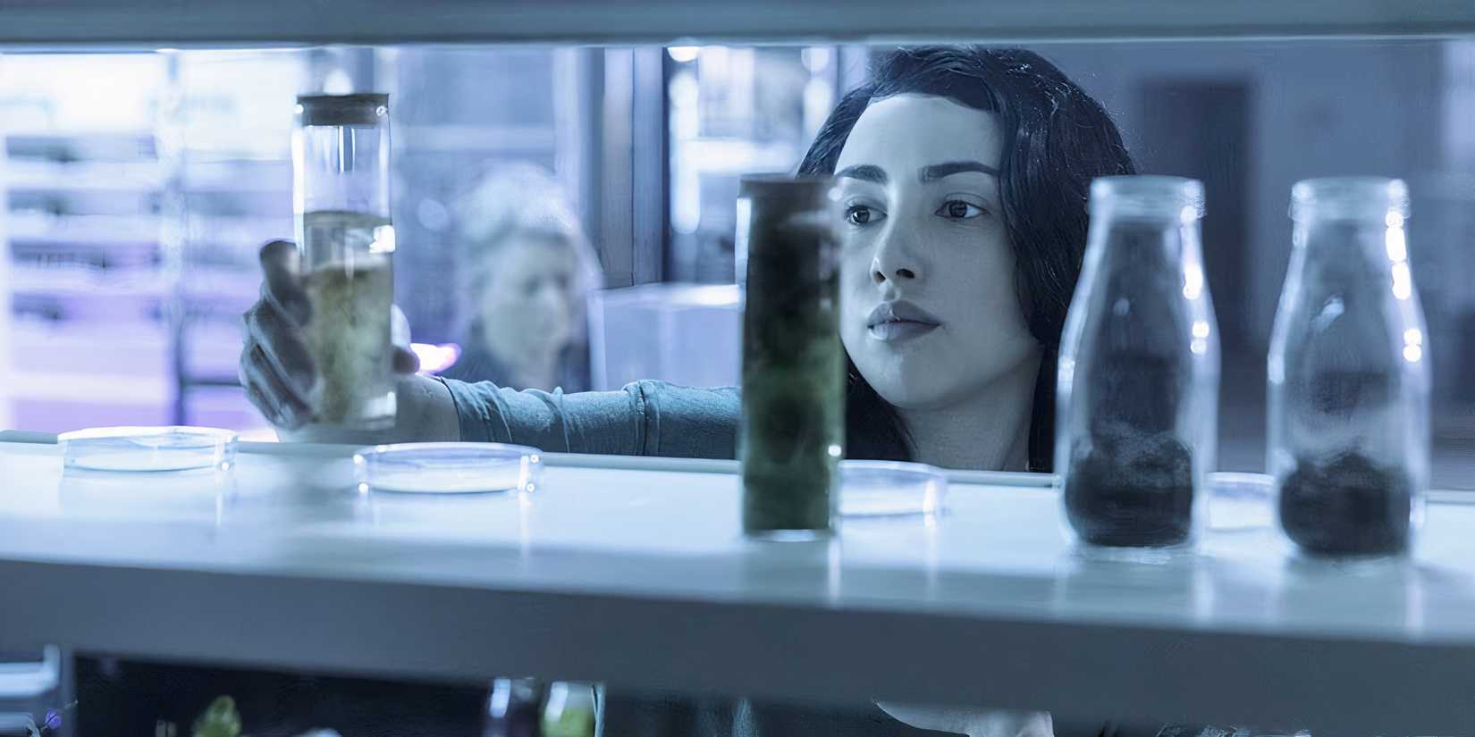 What's Up With Daryl Dixon's Glowing Zombies: New Walking Dead Variant ...