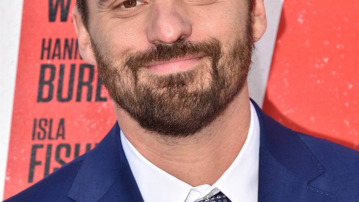 Jake Johnson | ScreenRant