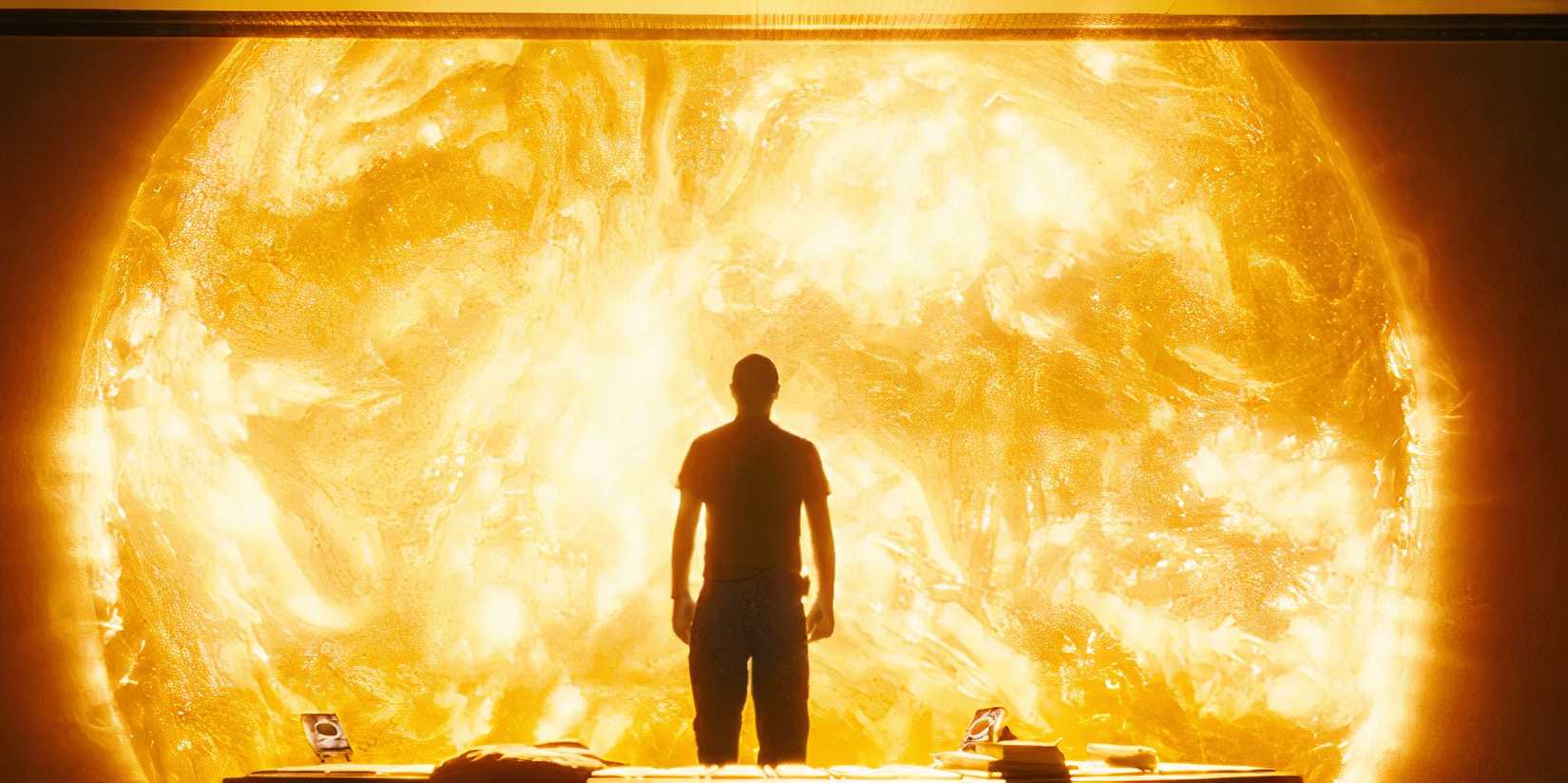 The Sun's "Gorgeous" Visuals In Cillian Murphy's $32M Space Thriller ...